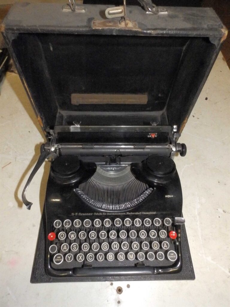World War II typewriter with SS runes Groma T 1943 – Iron Cross collector