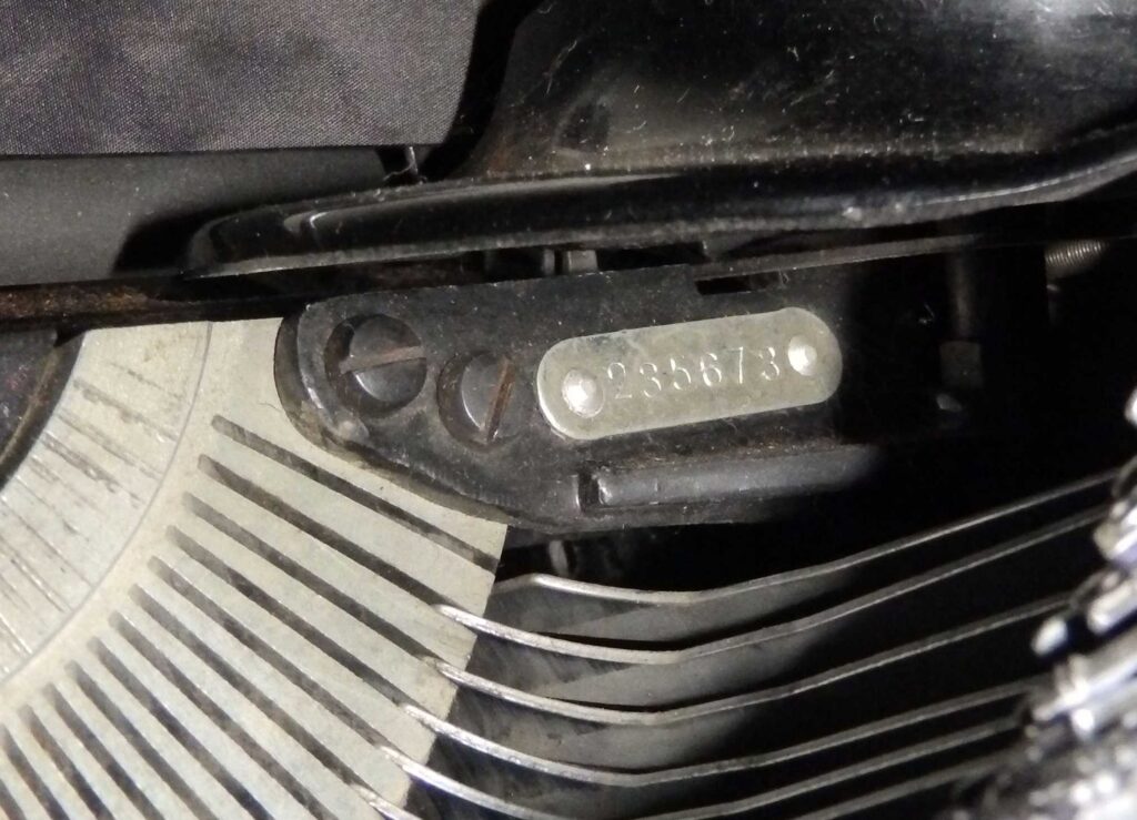 World War II typewriter with SS runes Groma T 1943 – Iron Cross collector