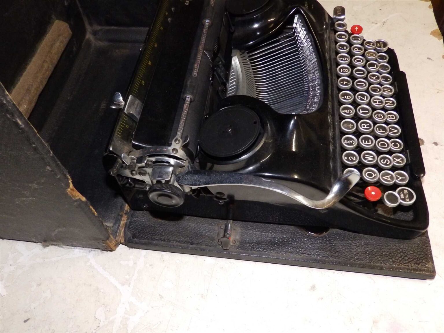 World War II typewriter with SS runes Groma T 1943 – Iron Cross collector