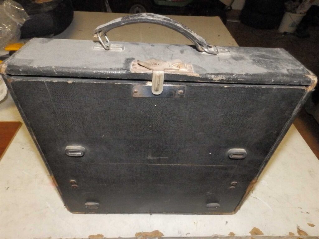 World War II typewriter with SS runes Groma T 1943 – Iron Cross collector